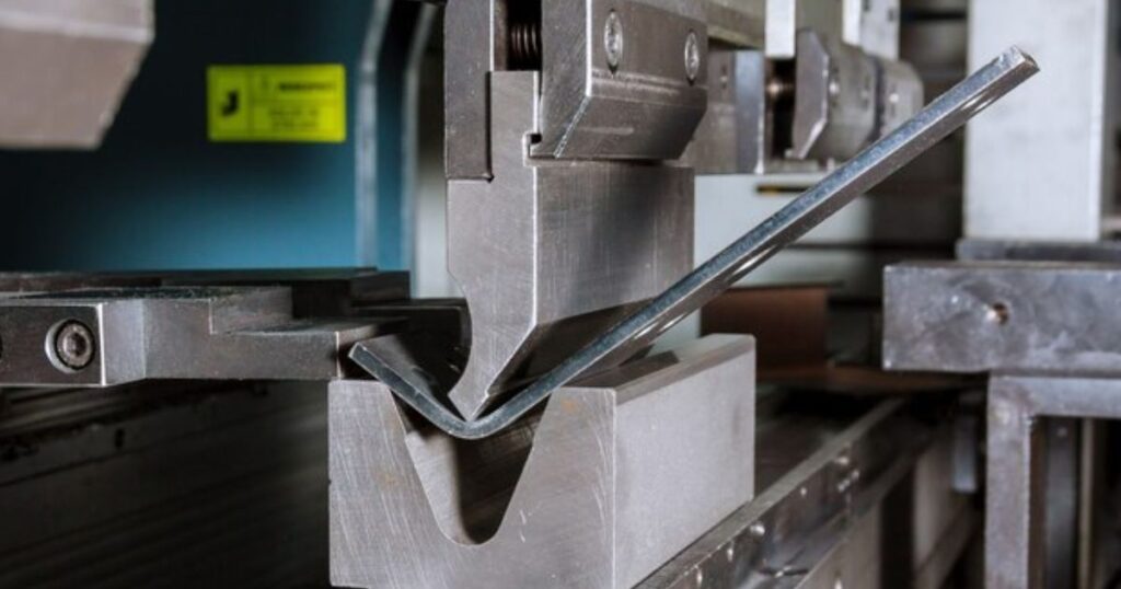 How Does a Hydraulic Shearing Machine Work? A Complete Guide
